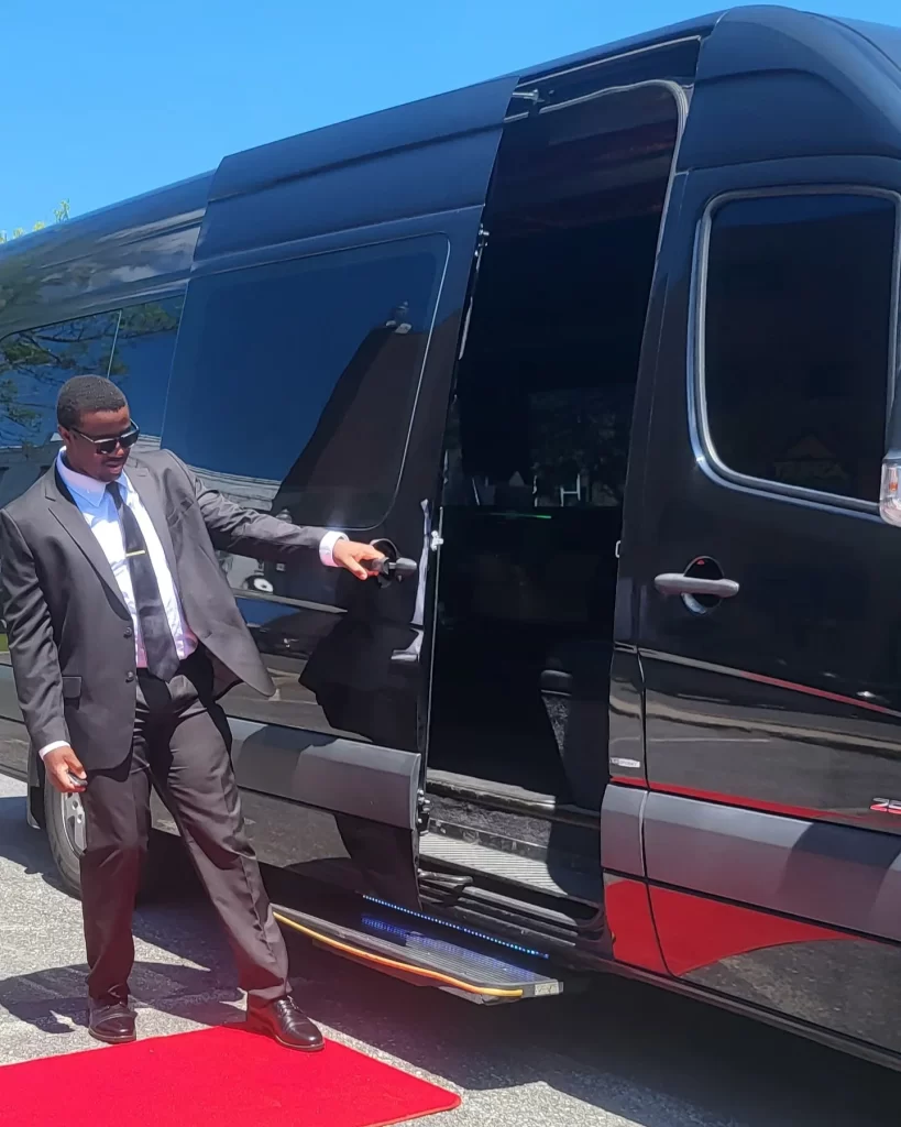 Limo Party Bus - First class transportation to airport, meetings or ...